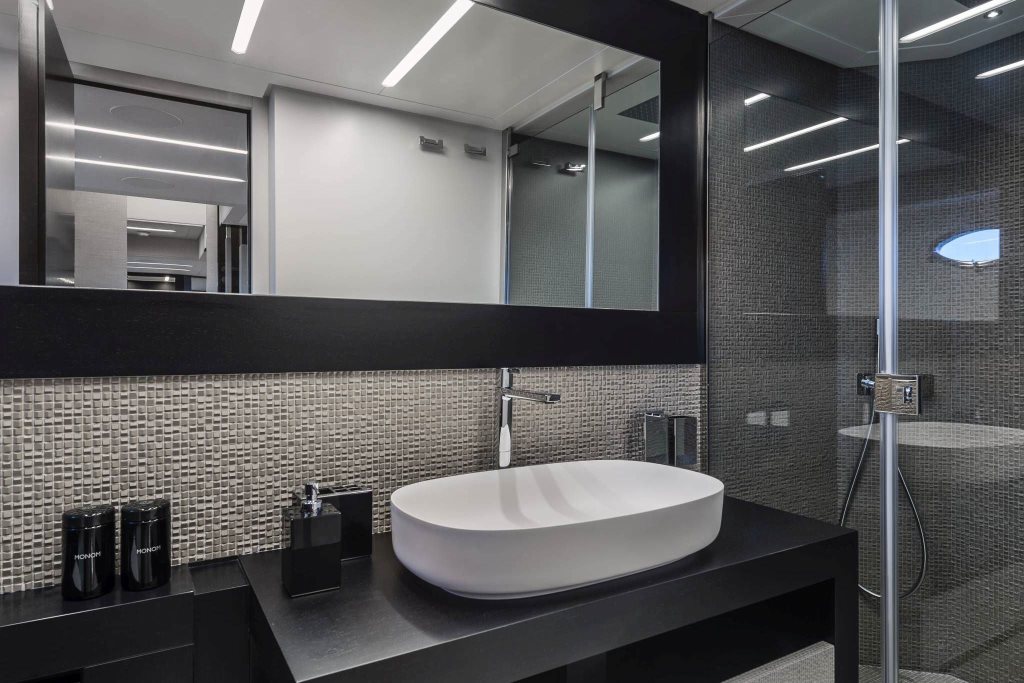 Pershing 8X - Luxury speed motor yacht - Pershing Yacht